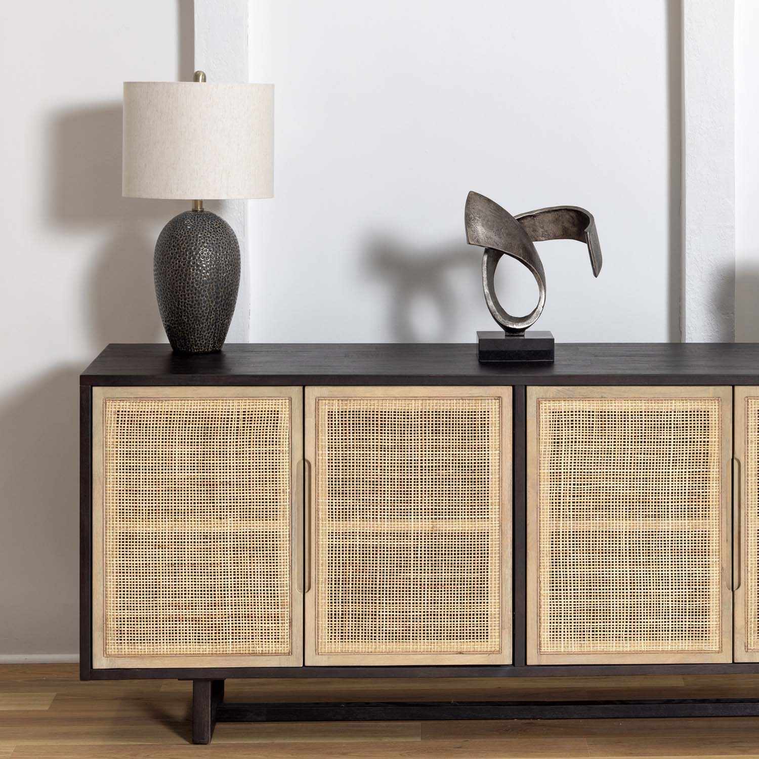 Emet Ribbed Glass Brass Table Lamp – Boutique Rugs